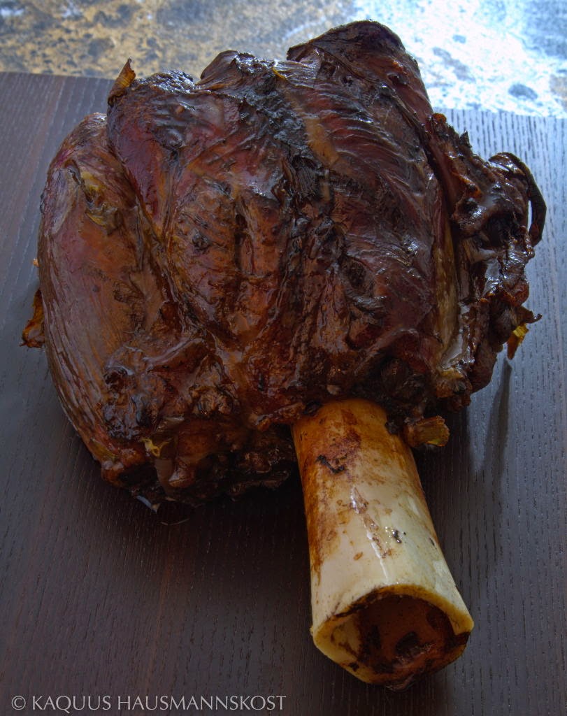 KAQUUS HAUSMANNSKOST: im ganzen geschmort, Kalbshaxe