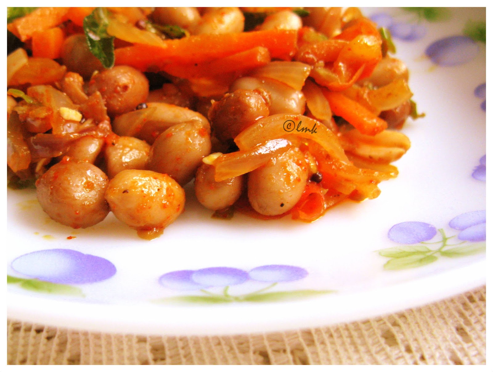 My Kitchen Lab!!!: Kappalandi Vevichathu - Boiled Peanuts