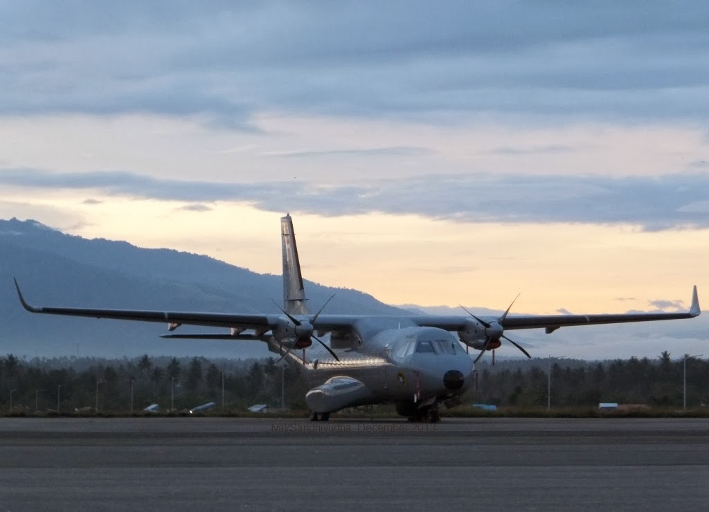 DEFENSE STUDIES: TNI AL Terima Pesawat Kedua CN 235 Buatan PTDI