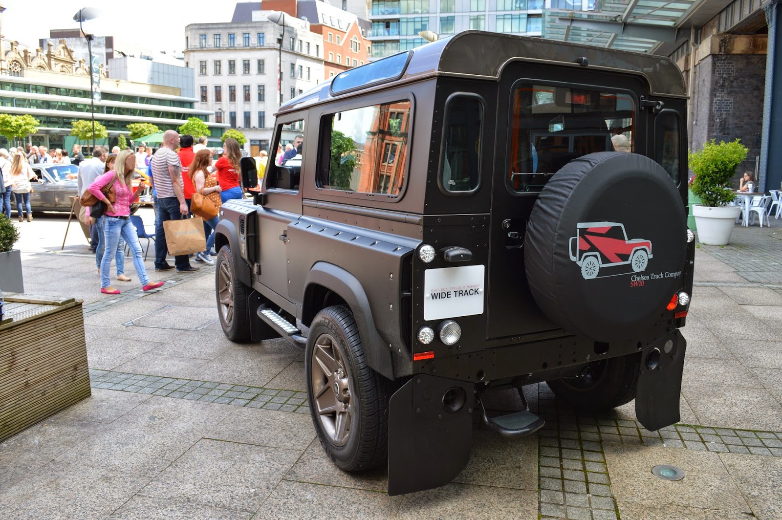 Dream Car Spotter: Land Rover Defender Kahn 2014
