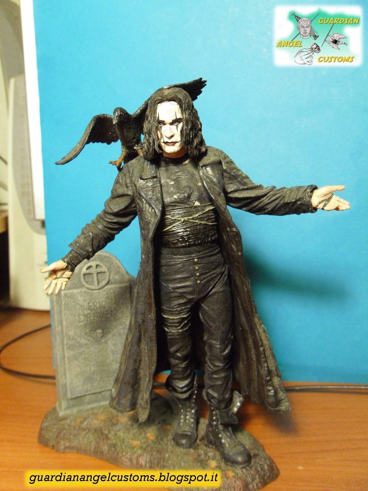 Raimondo Rossi Custom Toys: NECA THE CROW STATUE FOR SALE