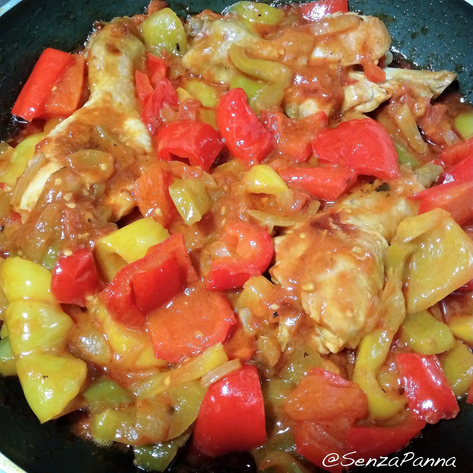 SenzaPanna: Pollo con i peperoni della Sora Lella. La ricetta del lunedì.
