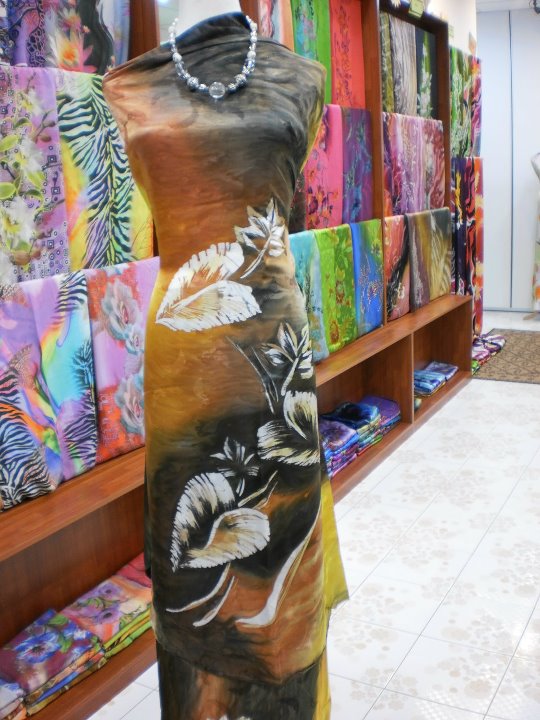 Yumna Batik: RAYON BERUS CINA RM150