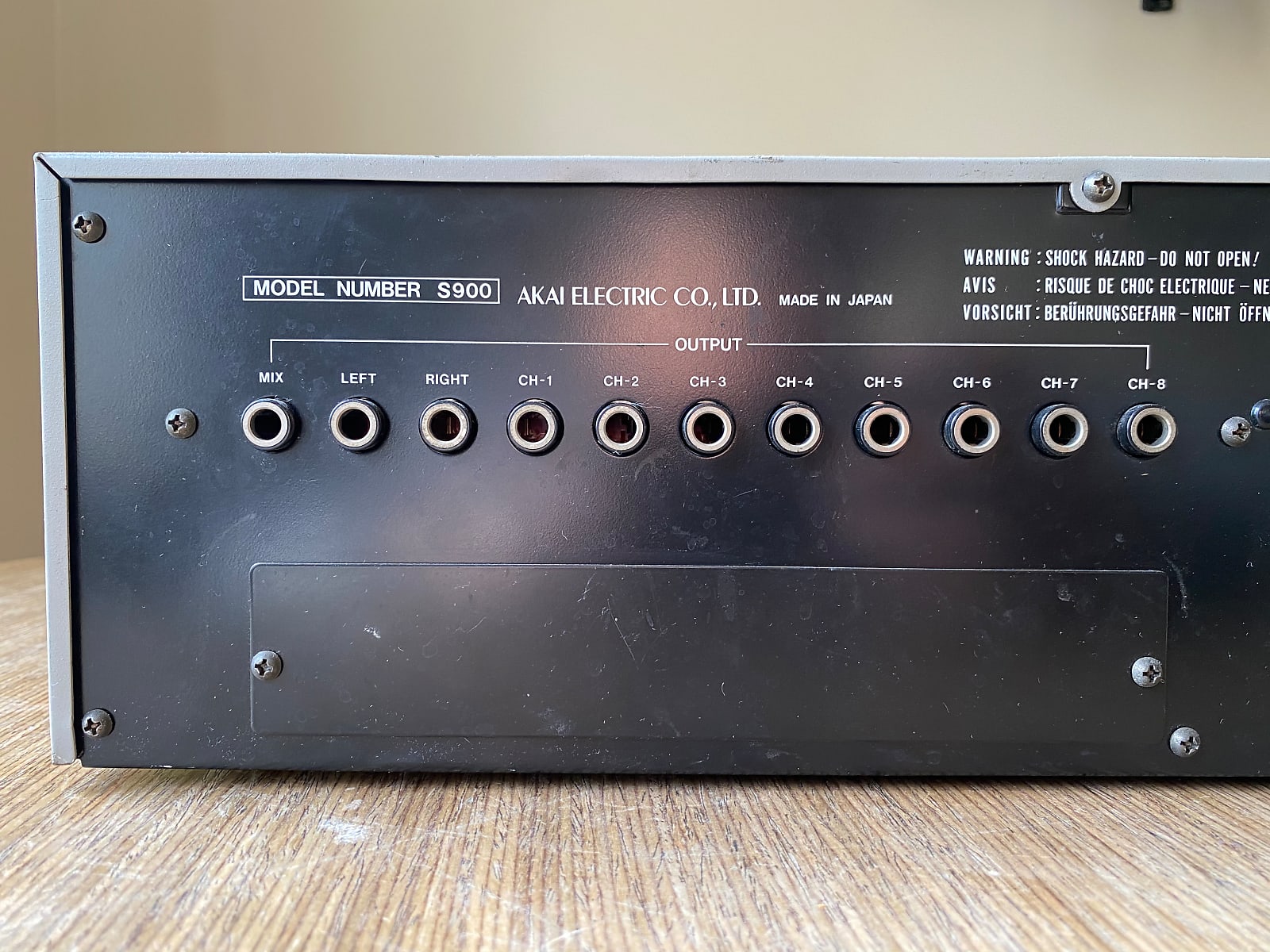 MATRIXSYNTH: Akai S900 MIDI Digital Sampler SN 20125-01141