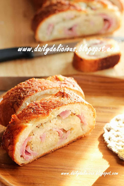 dailydelicious thai: Ham and Onion cheese roll: Have your bread and eat it