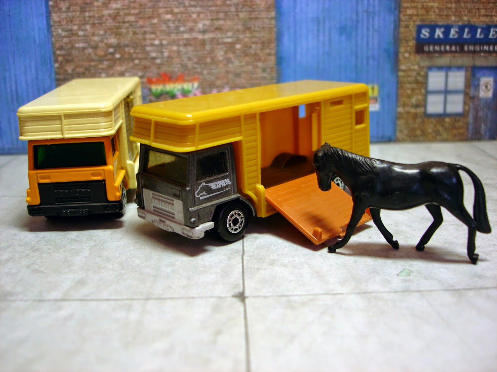 Matchbox Memories: Matchbox MB-40 / MB-29 Bedford Horse Box