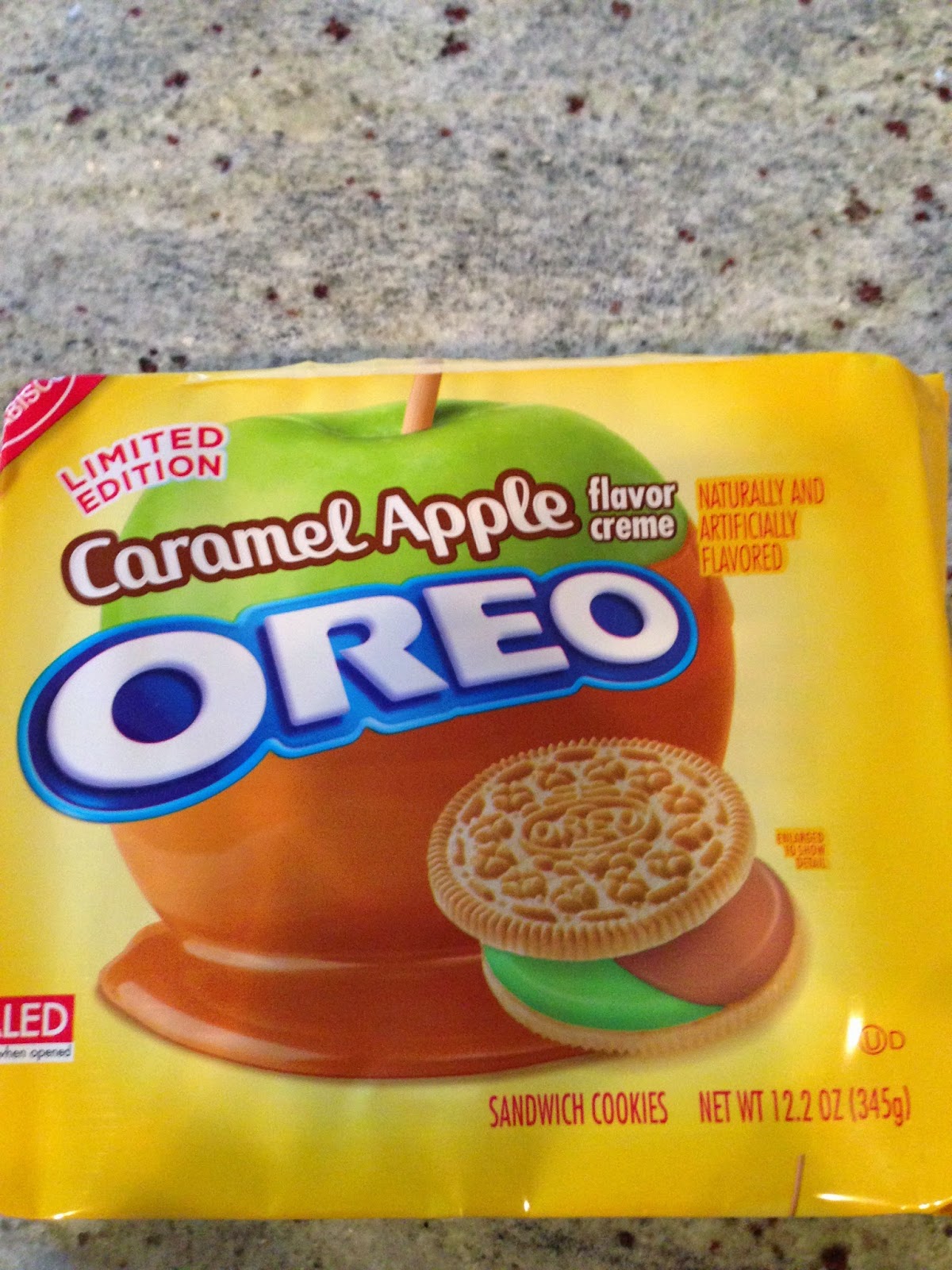 Brier Review: Sunday Treats - Oreos Caramel Apple Review
