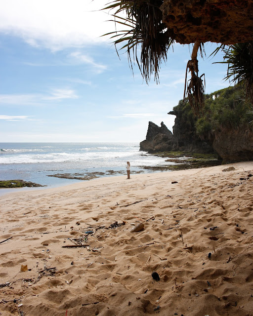 Pantai Widodaren / Midodaren, Pantai Tersembunyi di Selatan Jogja - Kata Lintang