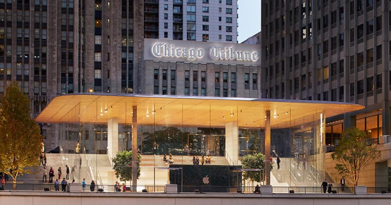 Apple Store Opens in Chicago