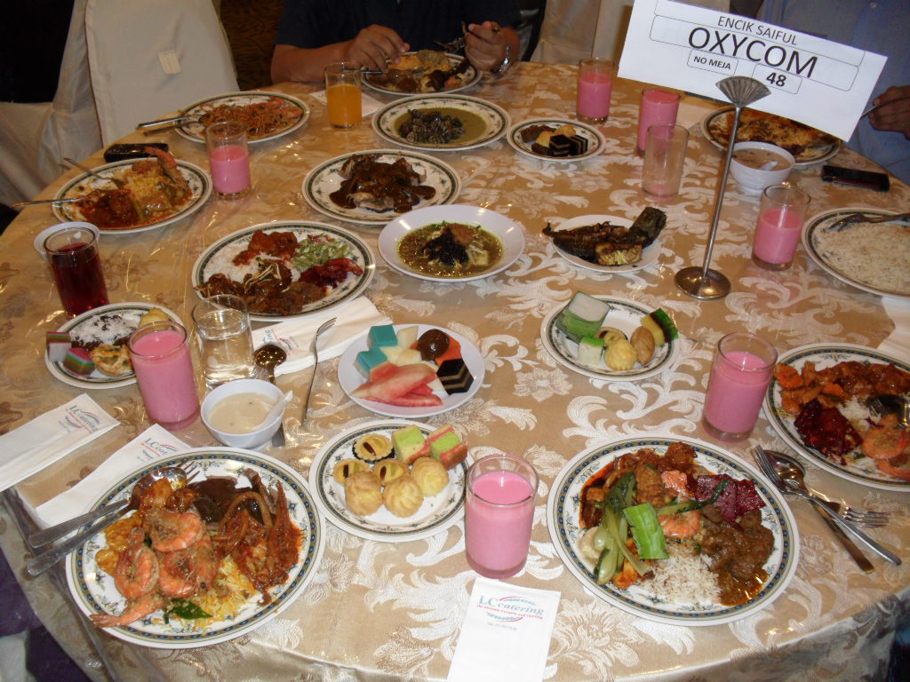 Bunga September: Berbuka Puasa - Banafee Village