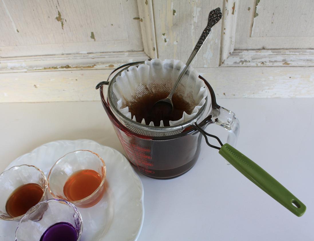 *The Brambleberry Cottage*: Dyeing and Decorating Eggs the Natural Way