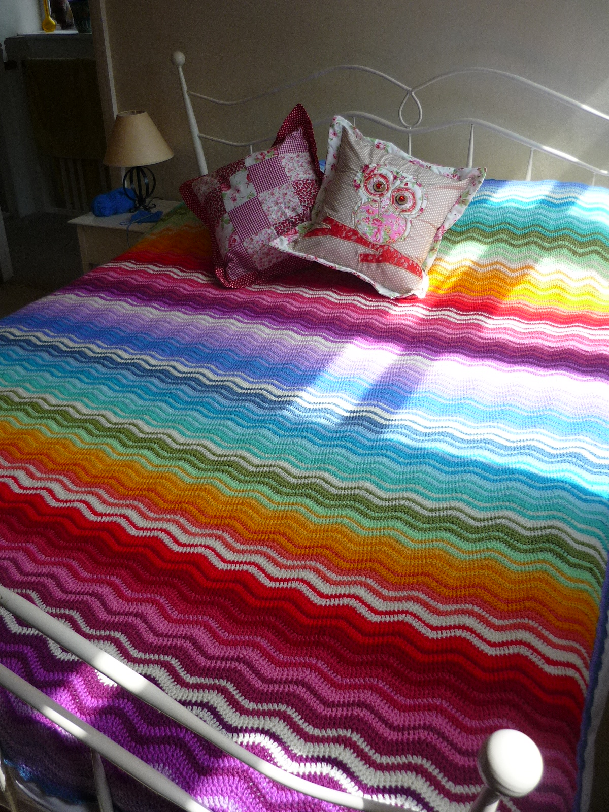 KnitKnatKnotUK: Rainbow Ripple Throw .... done!