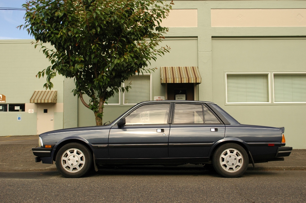 OLD PARKED CARS.: 1987 Peugeot 505 Turbo S.