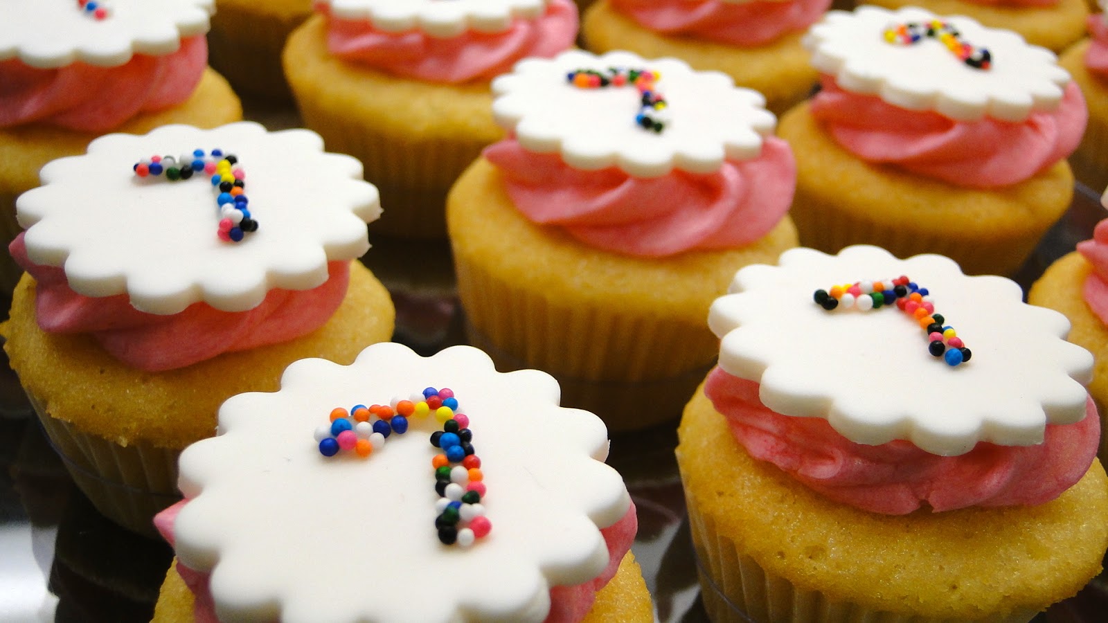 Baking Maniac: Mini Cupcakes with Number "7"