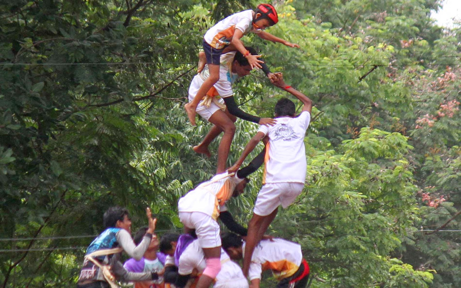 Photo features: When Human Pyramids Collapse