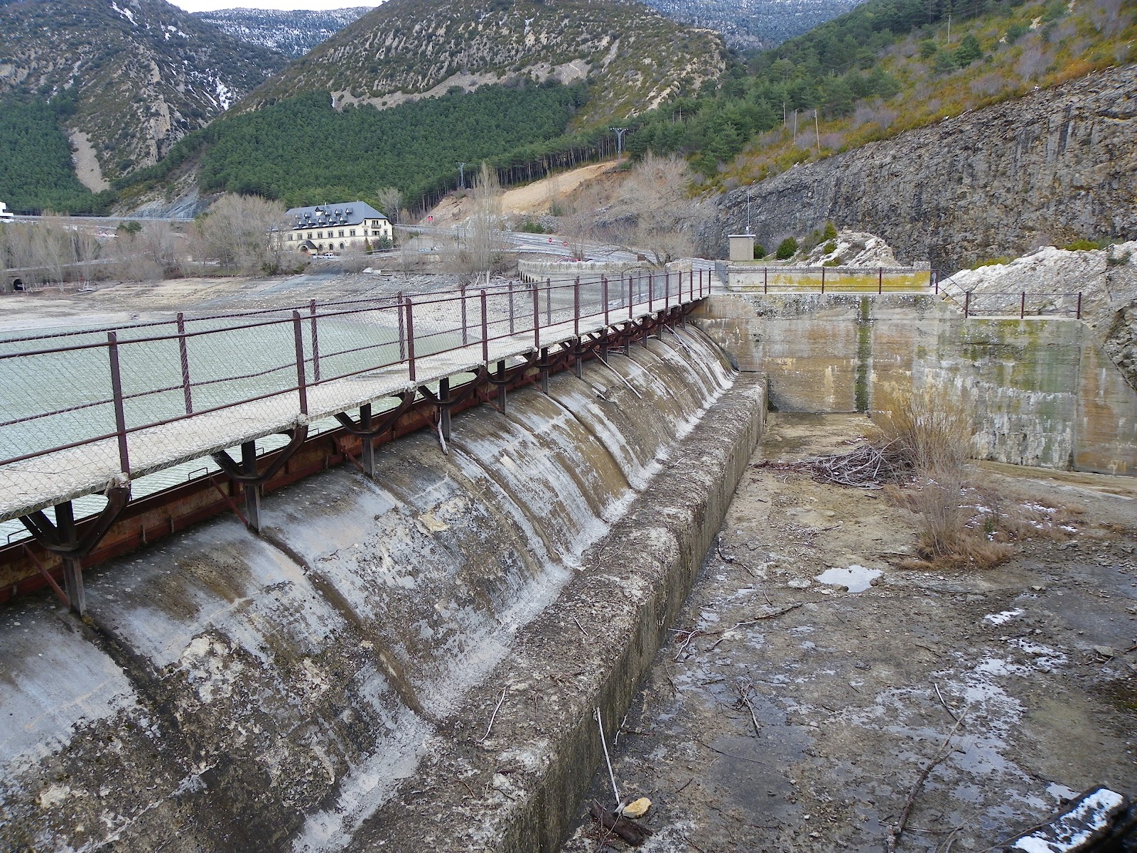 Presas y embalses: Embalse de Arguis