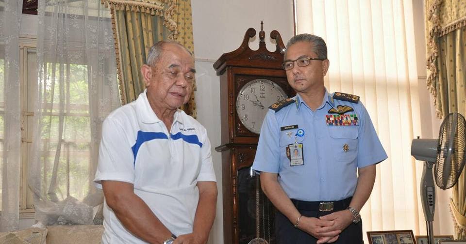 SSC Intake 34 - Reminiscing: Penyerahan Cek Sumbangan TAPPN, Almarhum ...