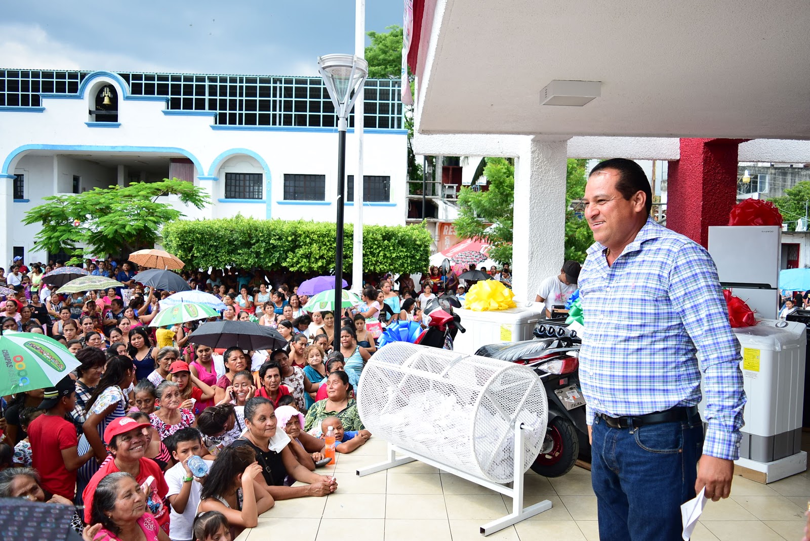 Quihubole!!!: “JEFAS DE FAMILIA SON PILAR FUNDAMENTAL EN EL DESARROLLO DE LA SOCIEDAD”: REGULO ...