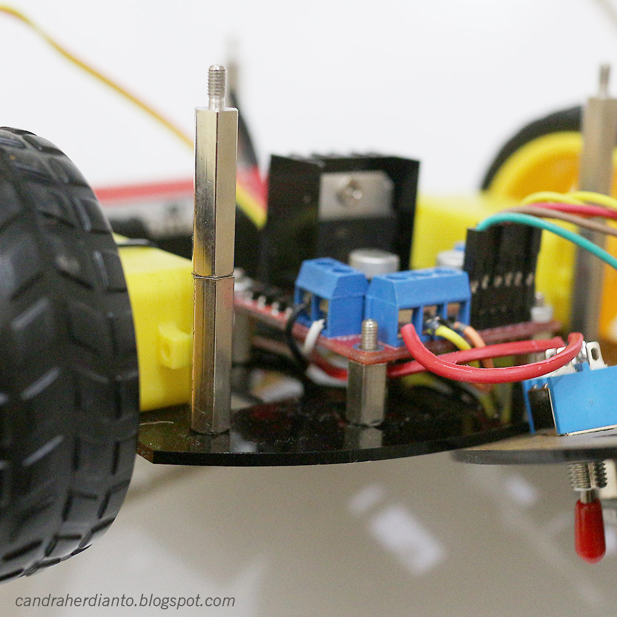 Membuat Robot Beroda Berbasis Arduino - Bagian 1