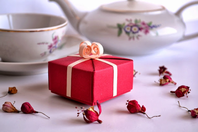 Kağıtla küçük şeyler: Küçücük Kırmızı Kutucuk