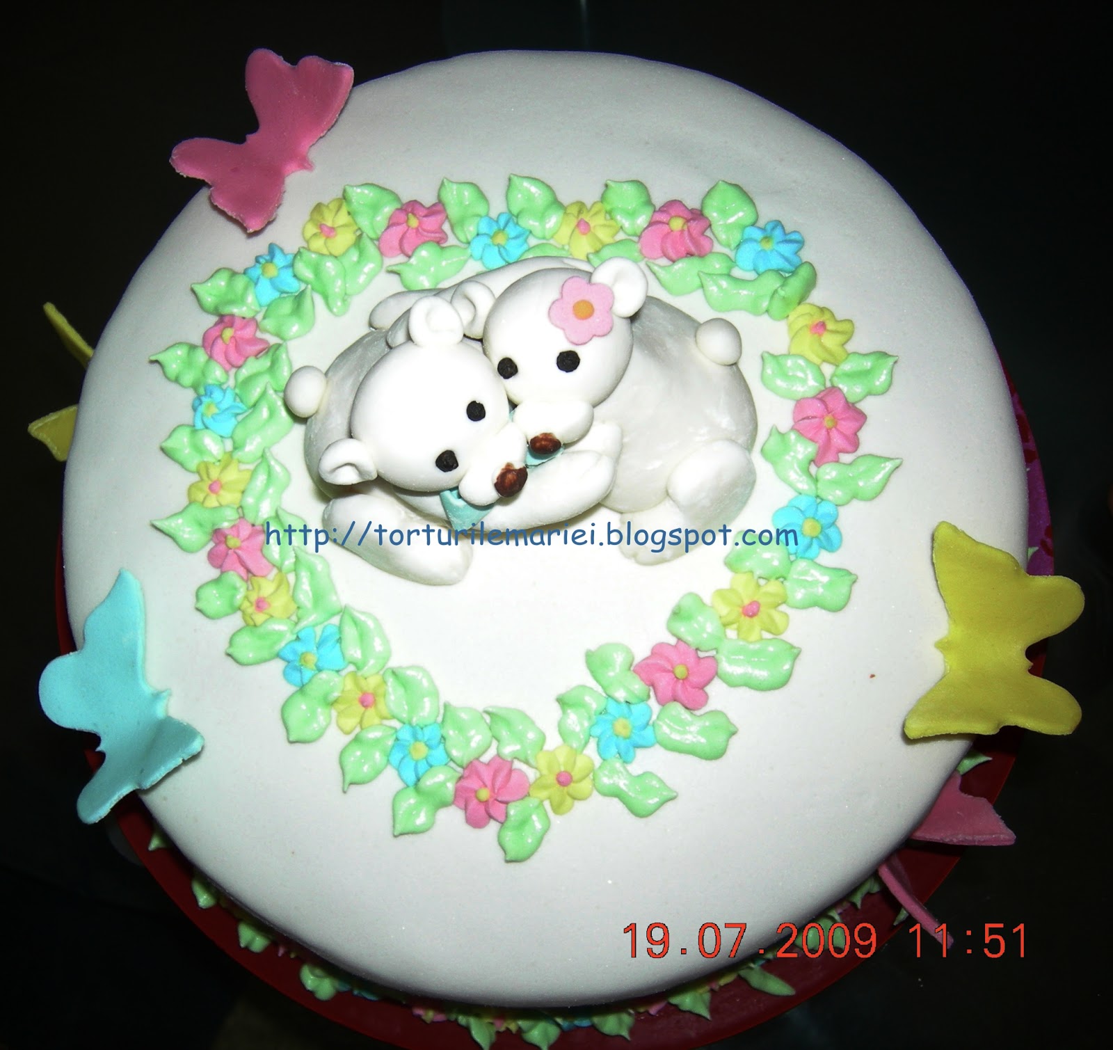 Lovely Creative Cakes : Tort cu ursuleti imbratisati