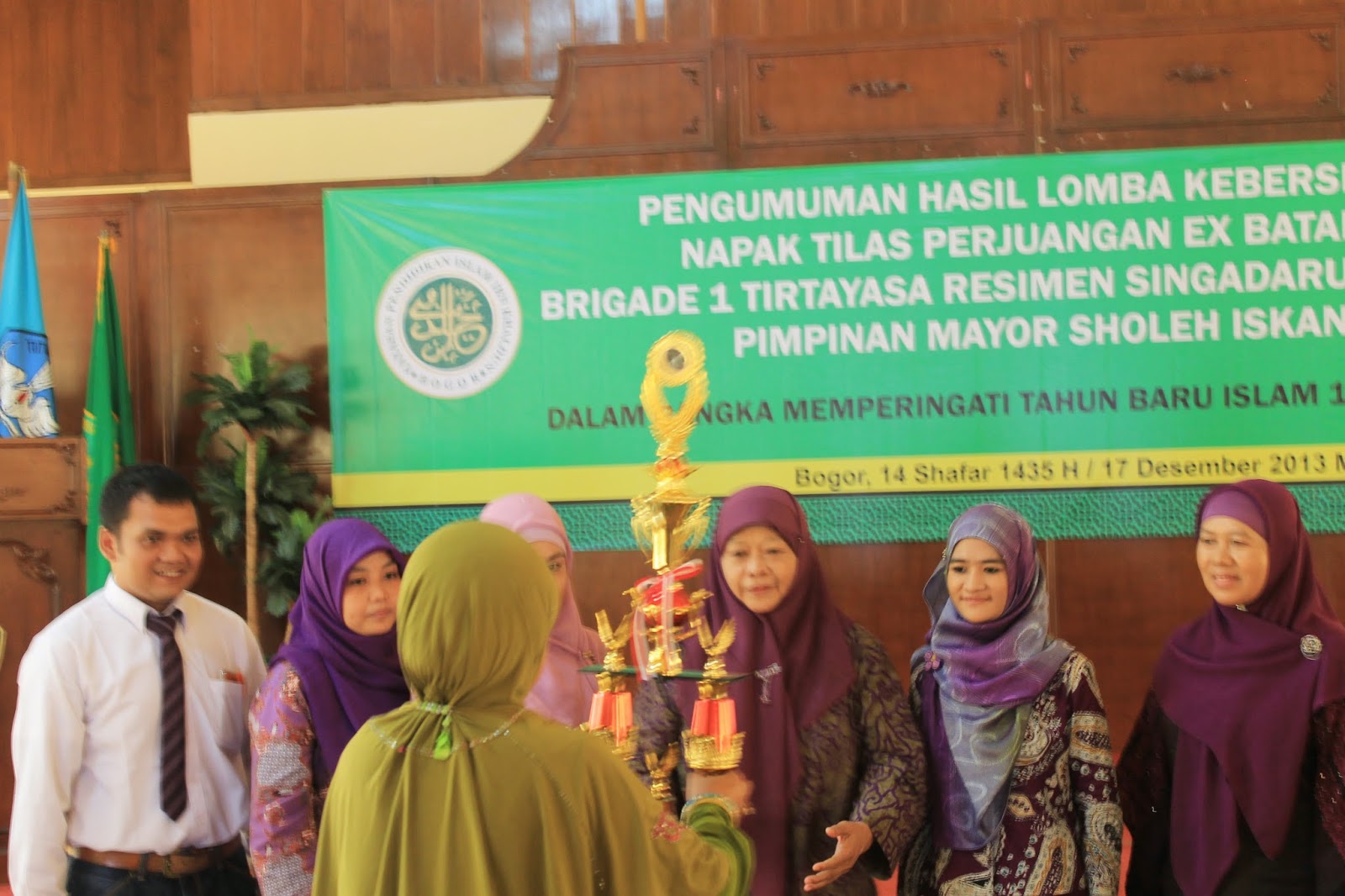 FIKES UIKA Bogor Juara 3 Lomba Kebersihan ~ Yufroni World