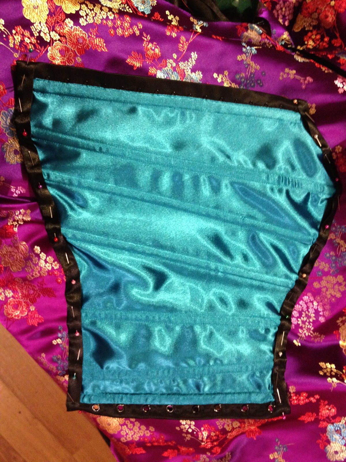 pearls. lace. & barb wire.: DIY Home-made corset/bustier