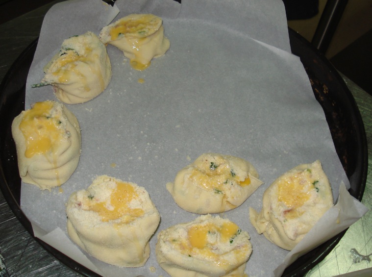 Ragusa turismo: Come preparare focaccia di ricotta e Teste di turco