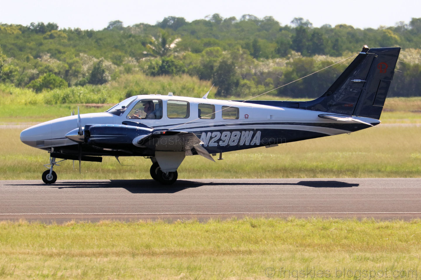 Far North Queensland Skies: Beech Baron G58 N298WA arrives