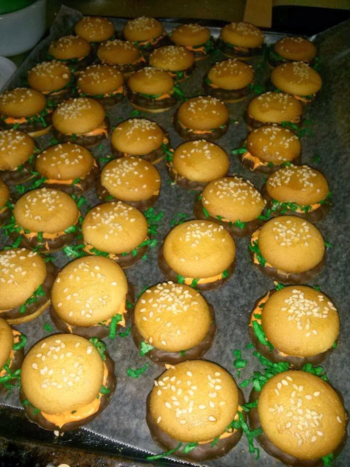 Rebekah's Events n Crafts: Mini Hamburger Cookies!