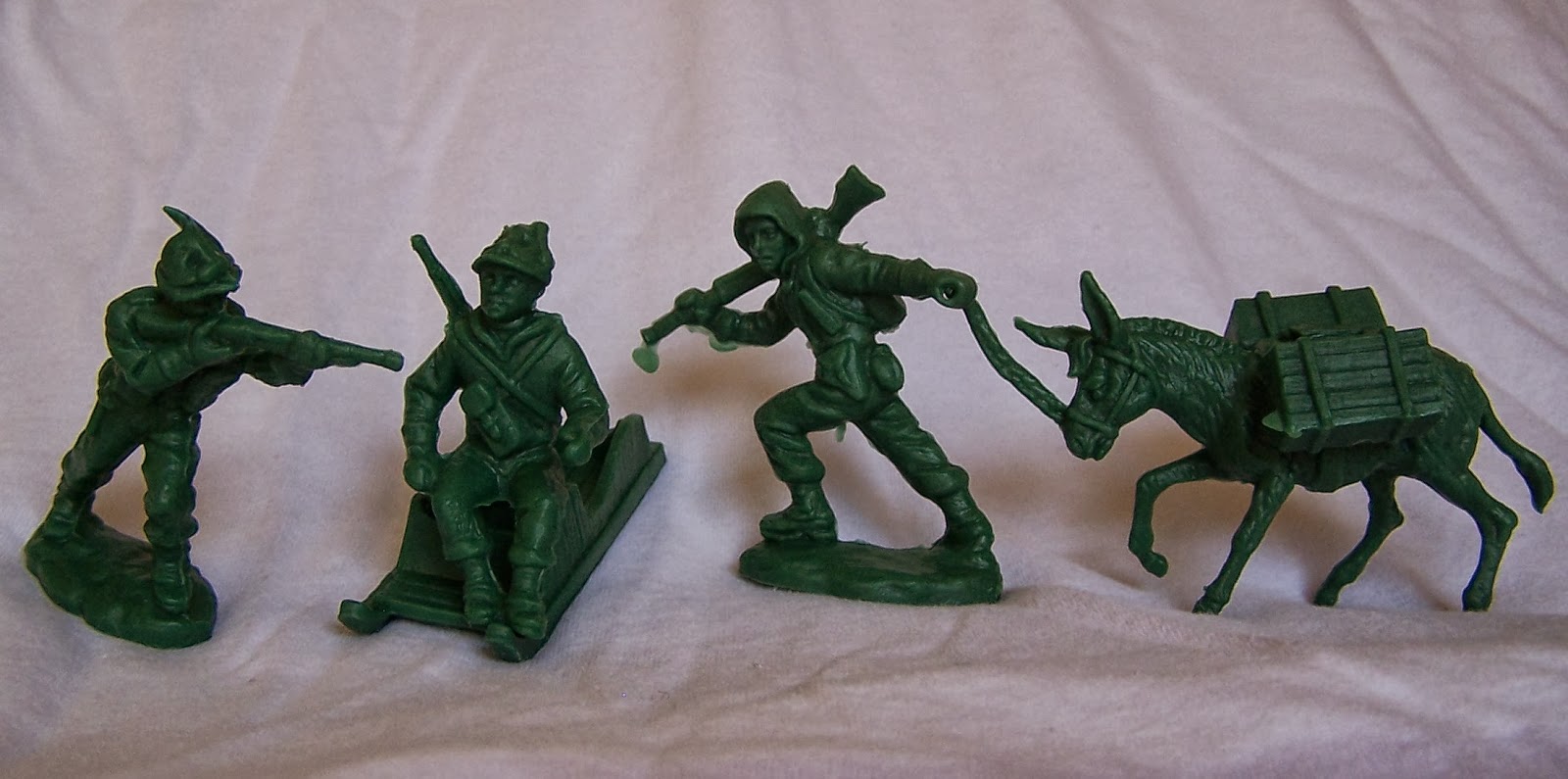 WWII Plastic Toy Soldiers: Introducing the Italian Infantry