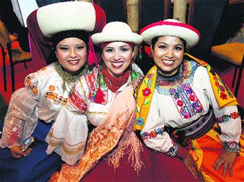 ECUADOR: TRAJES TIPICOS DEL ECUADOR (COSTA, SIERRA Y ORIENTE)