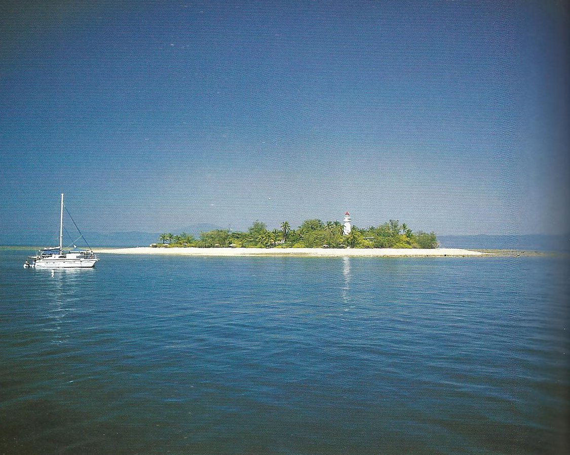 Huc & Gabet: Lighthouses of Australia: A visitor's guide by John Ibbotson.