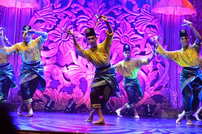 tHe jOuRnEy oF aRt: PANGGUNG SENI TRADISIONAL 2014 : KOLEKSI TARI ...