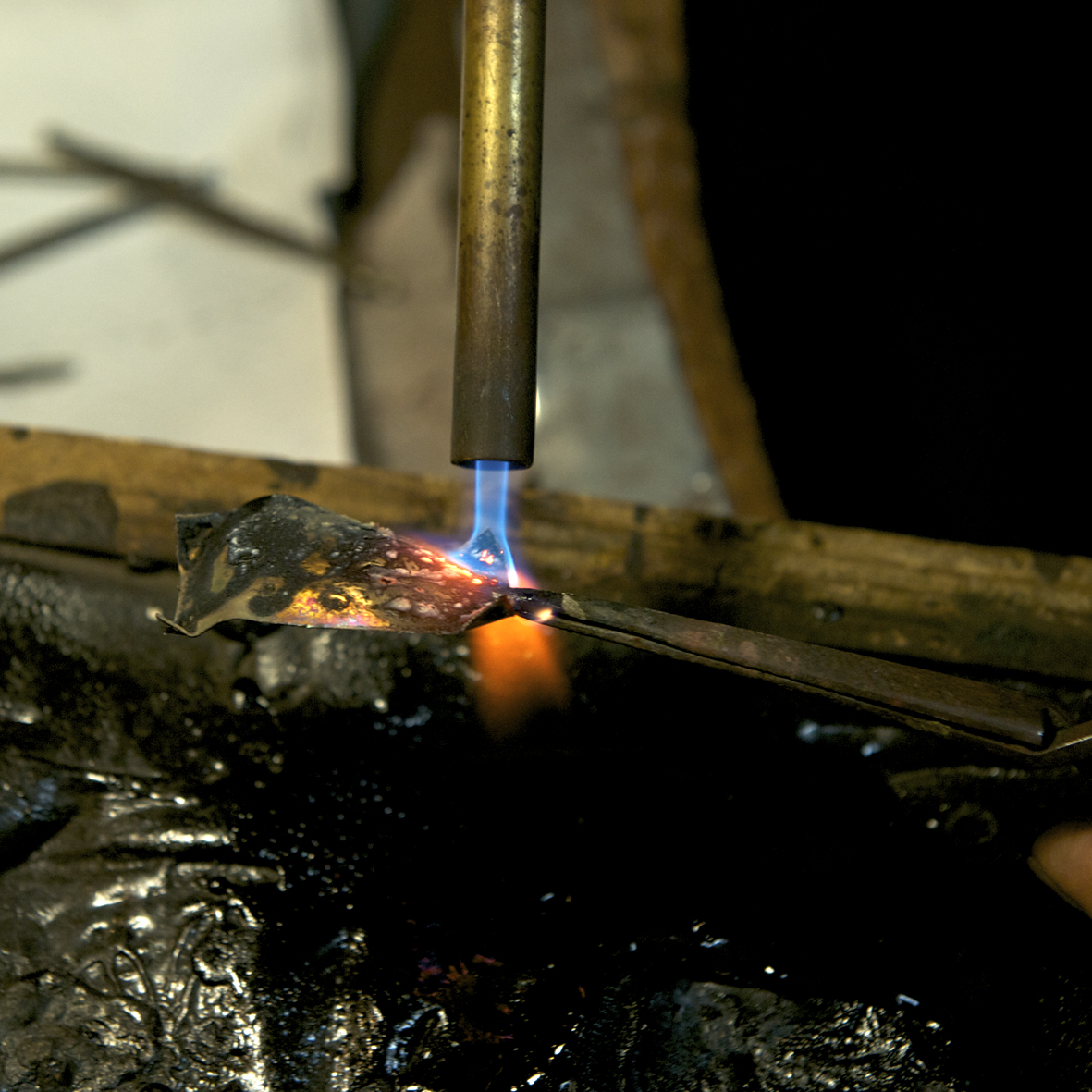 come nascono i gioielli tra racconti e reportage ...: Il cesello ...