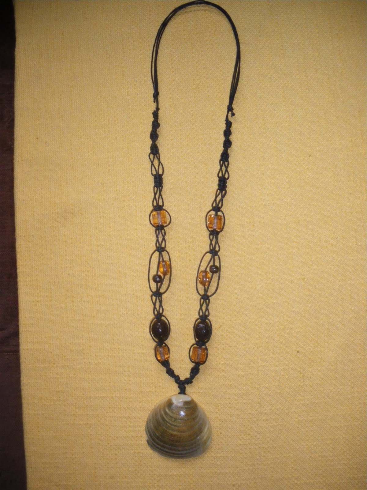 Amazonas kultura primitiva: COLLARES de CONCHAS, MADERA Y HUESO