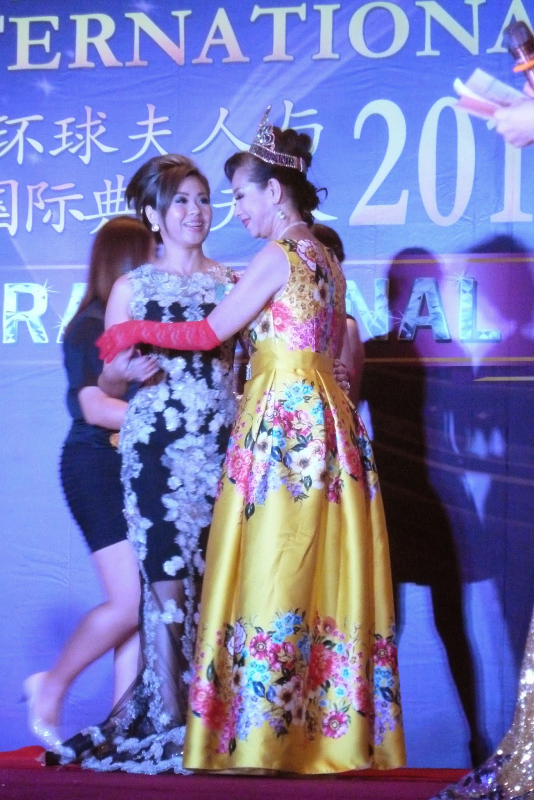 Kee Hua Chee Live!: PRESENTATIONS OF AWARDS AND TITLES AT MRS MALAYSIA ...