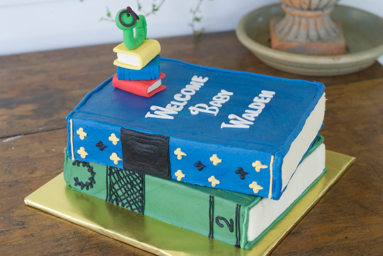 Country Cupboard Cakes: Bookworm Cake