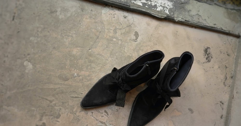 Atelier baba "Indigo Suede Ribbon Boots"