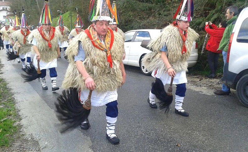 Philip’s Basque Country Blog: The Pagan Carnival in Ituren - cowbells ...