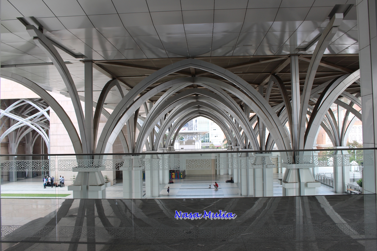 warna warni hidupku..............: MASJID BESI (Masjid Sultan Mizan ...