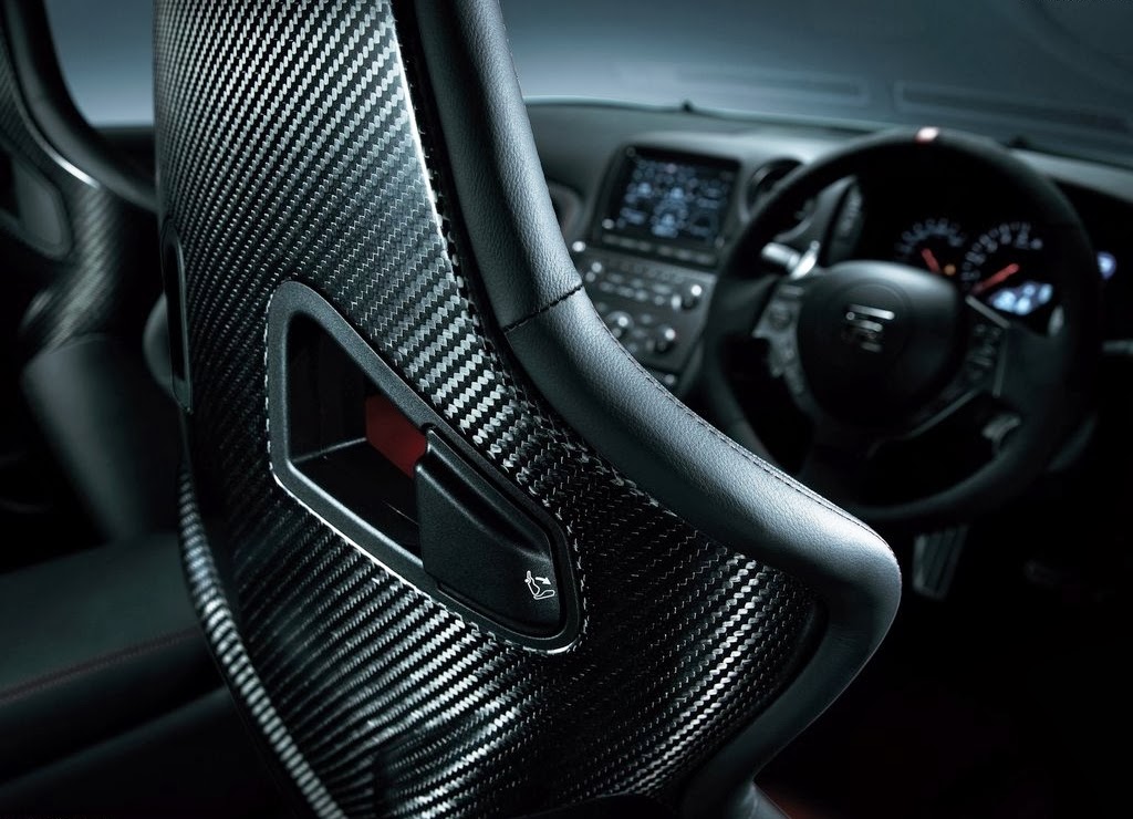 APRESENTAÇÃO: Nissan GT-R (MY 2014). Nissan GT-R NISMO. - COCKPIT AUTOMÓVEL