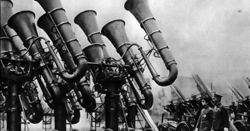 Plenzdorf.nl: De oorlogstuba: oren van het leger