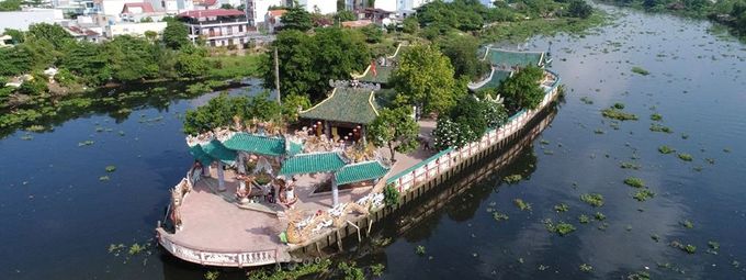 Gerrit Tienkamp (Peter.BKK) : Saigon's ‘floating temple’