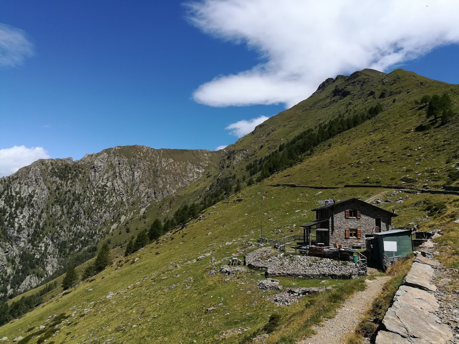 Smontagnando: MONTE LEGNONE Da Pagnona al Rifugio Griera lungo la ...
