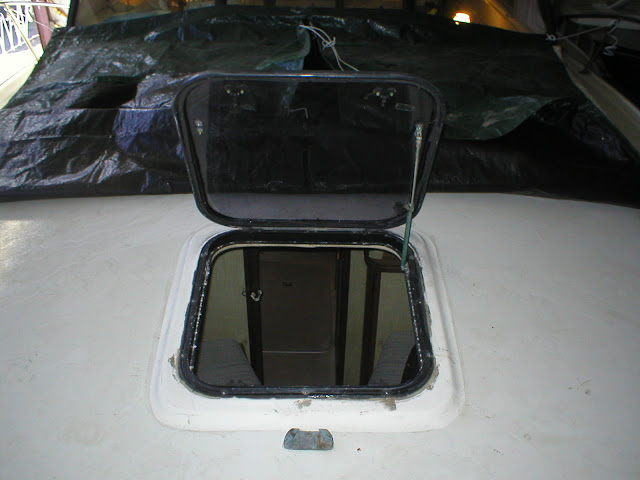 Silverton 34C: Off the bridge and on to the front hatch