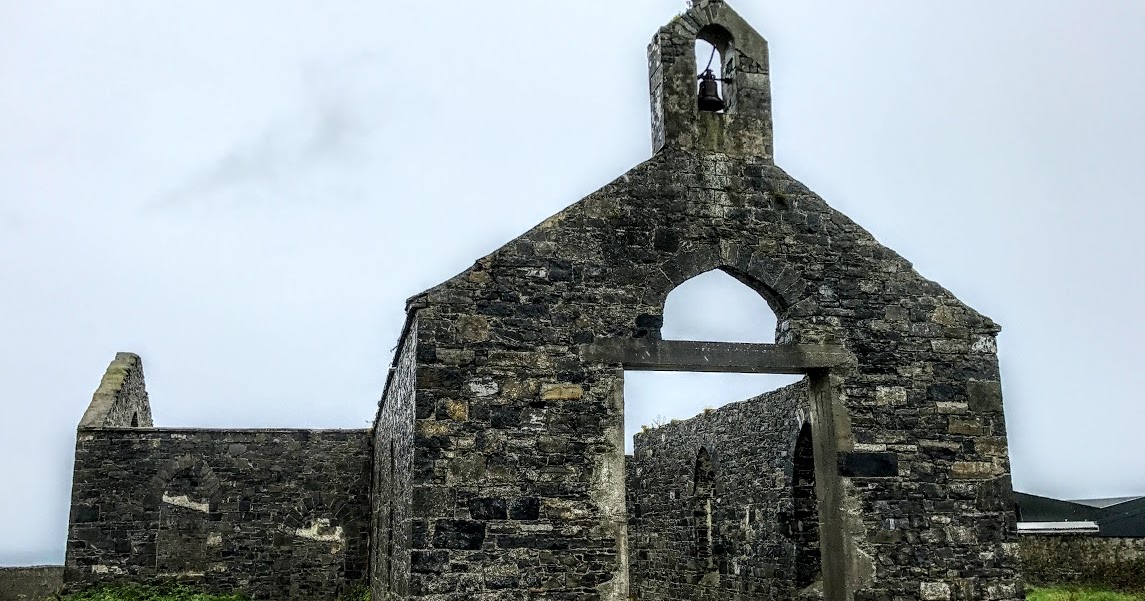 Patrick Comerford: An abandoned church on the edges of Ballybunion