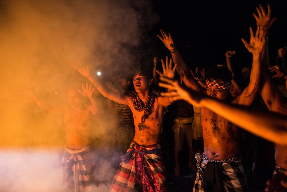 Perang Api di desa Nagi, Ubud, Bali ~ Explore Bali
