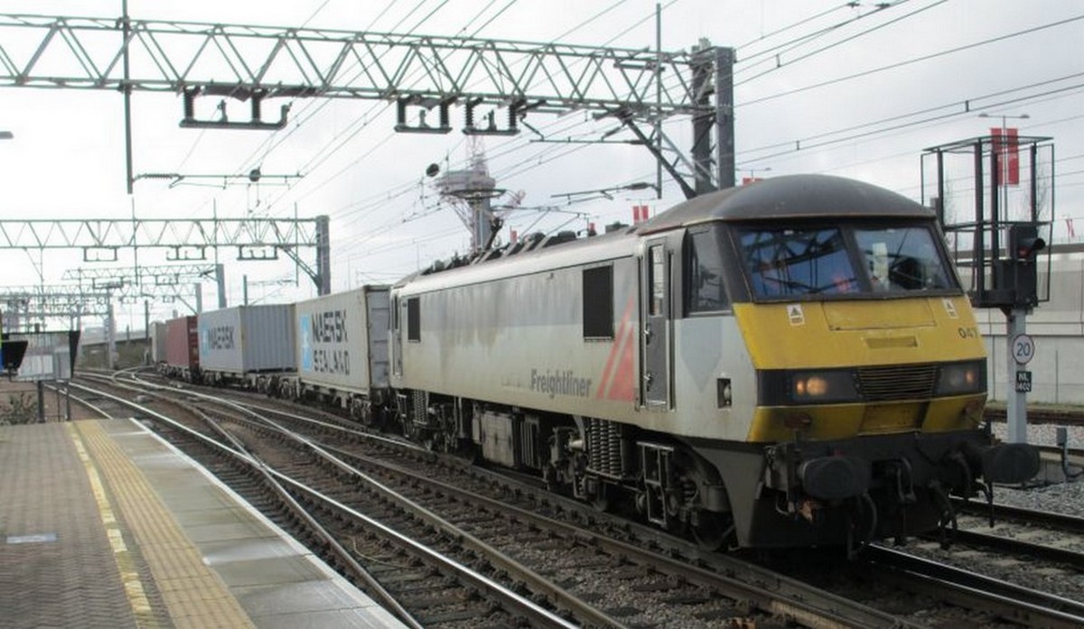 LA PASSION DU TRAIN: De l'autre côté de la Manche avec Tarek