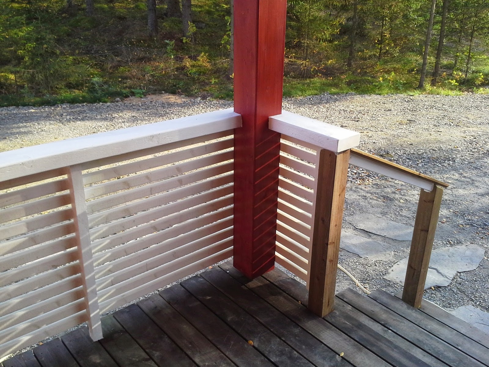 Mökki Vihtorin rantaan: Terassin kaiteet